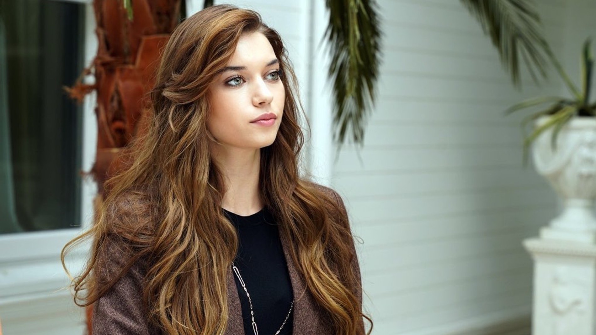 Личная жизнь и карьера Афры Сарачоглу: интриги, романы и неожиданные ...